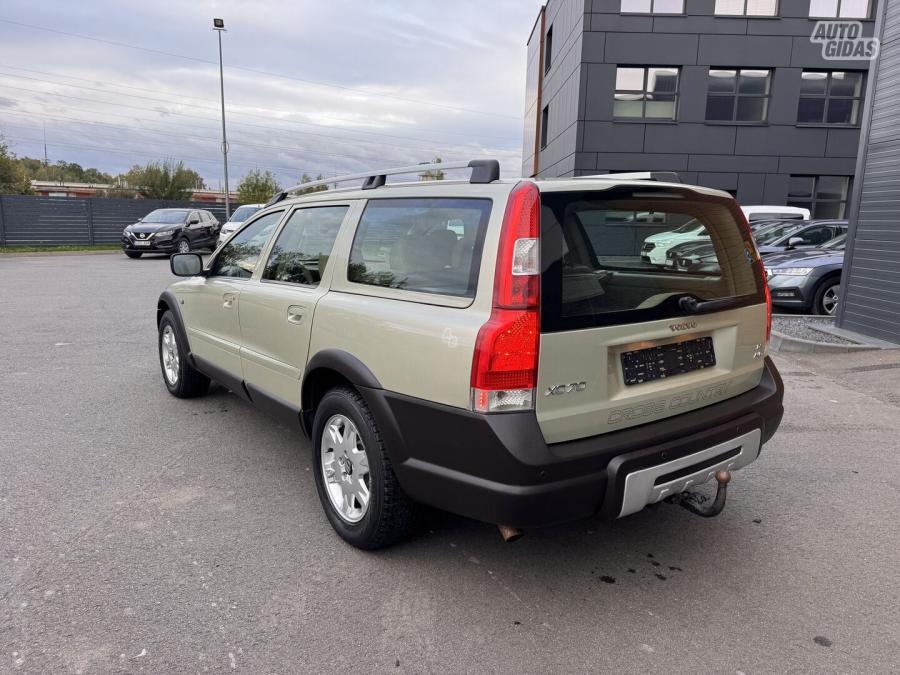 Volvo XC70 2006 in Jonava, with an engine capacity of 2.40 L and mileage of 390 thousand km for 4150 €, photo 8 on AUTOMOTO.COM.LV