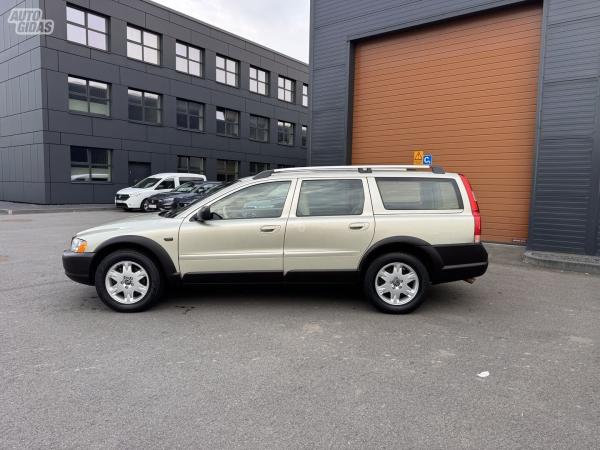 Volvo XC70 2006 in Jonava, with an engine capacity of 2.40 L and mileage of 390 thousand km for 4150 €, photo 9 on AUTOMOTO.COM.LV