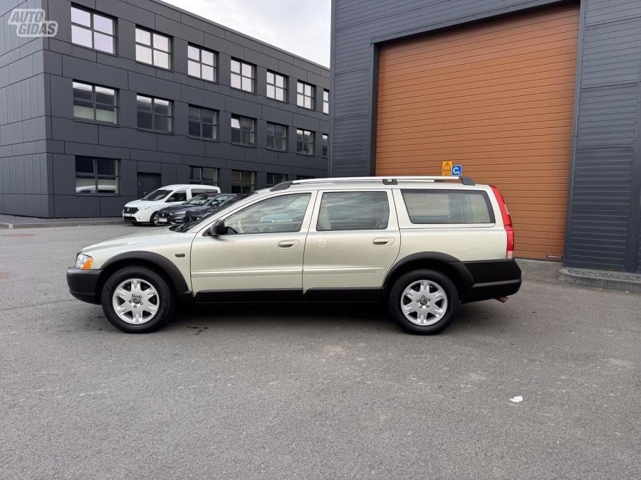 Volvo XC70 2006 in Jonava, with an engine capacity of 2.40 L and mileage of 390 thousand km for 4150 €, photo 9 on AUTOMOTO.COM.LV