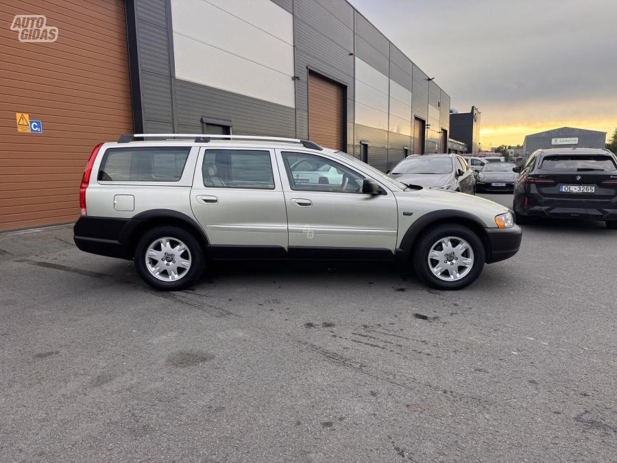 Volvo XC70 2006 in Jonava, with an engine capacity of 2.40 L and mileage of 390 thousand km for 4150 €, photo 13 on AUTOMOTO.COM.LV