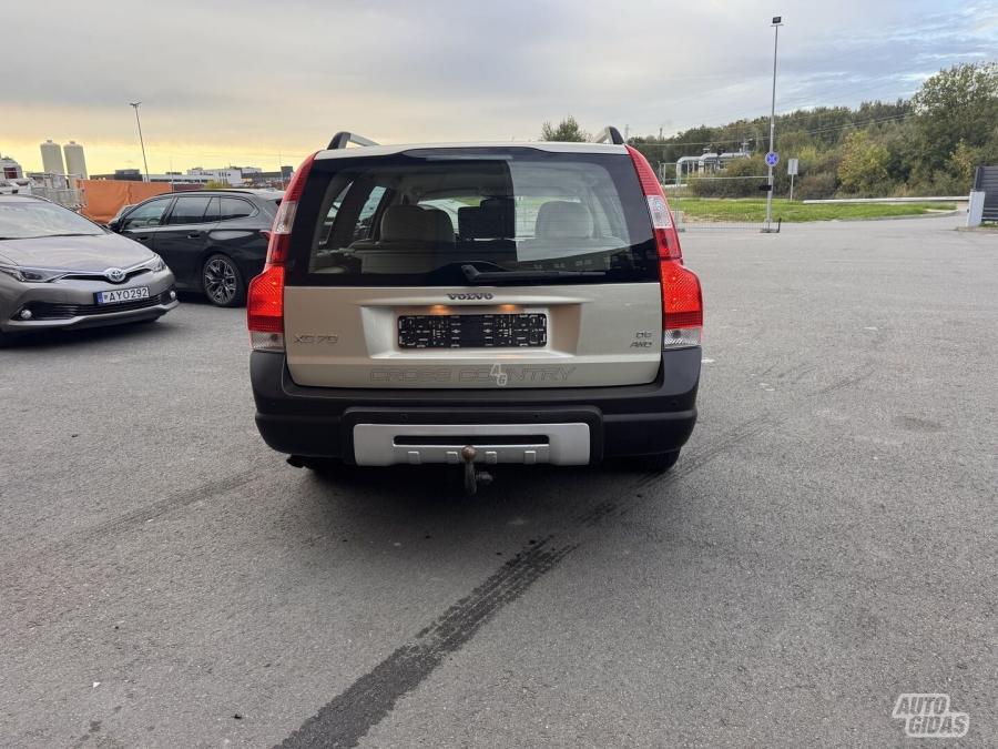 Volvo XC70 2006 in Jonava, with an engine capacity of 2.40 L and mileage of 390 thousand km for 4150 €, photo 15 on AUTOMOTO.COM.LV