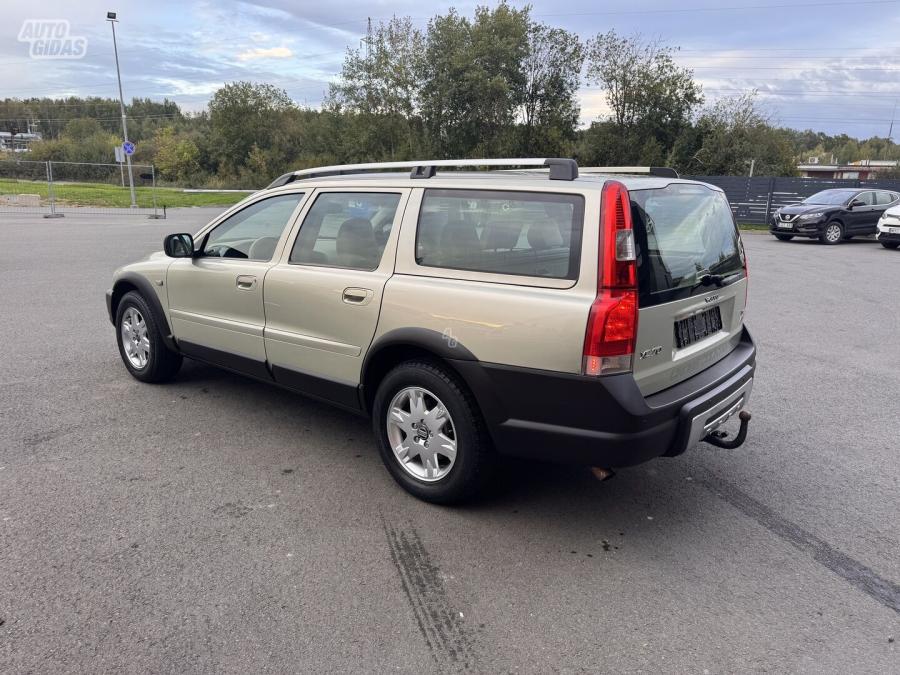 Volvo XC70 2006 in Jonava, with an engine capacity of 2.40 L and mileage of 390 thousand km for 4150 €, photo 16 on AUTOMOTO.COM.LV