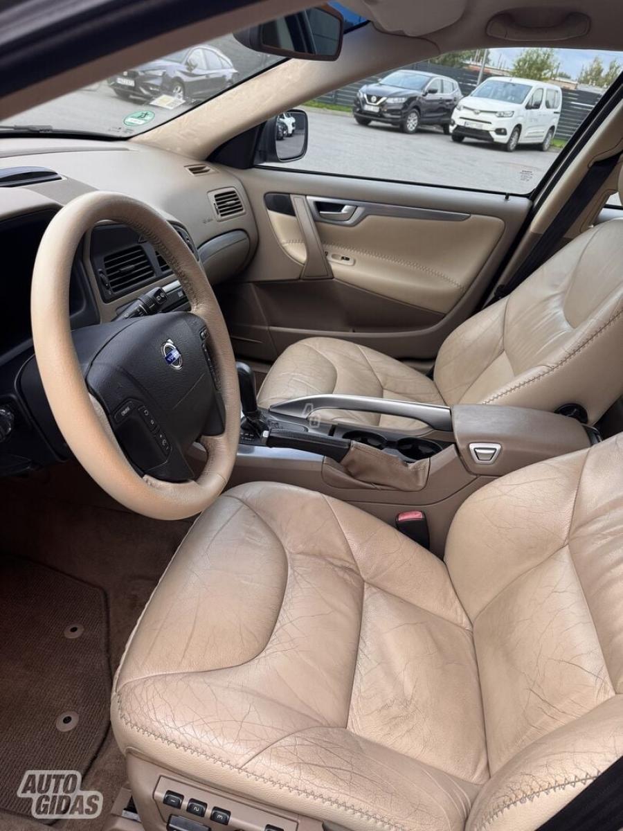 Volvo XC70 2006 in Jonava, with an engine capacity of 2.40 L and mileage of 390 thousand km for 4150 €, photo 19 on AUTOMOTO.COM.LV