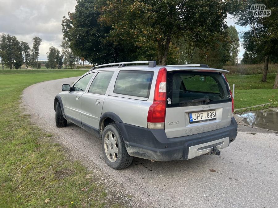 Volvo XC70 2006 in Vilnius, with an engine capacity of 2.40 L and mileage of 368 thousand km for 1699 €, photo 4 on AUTOMOTO.COM.LV