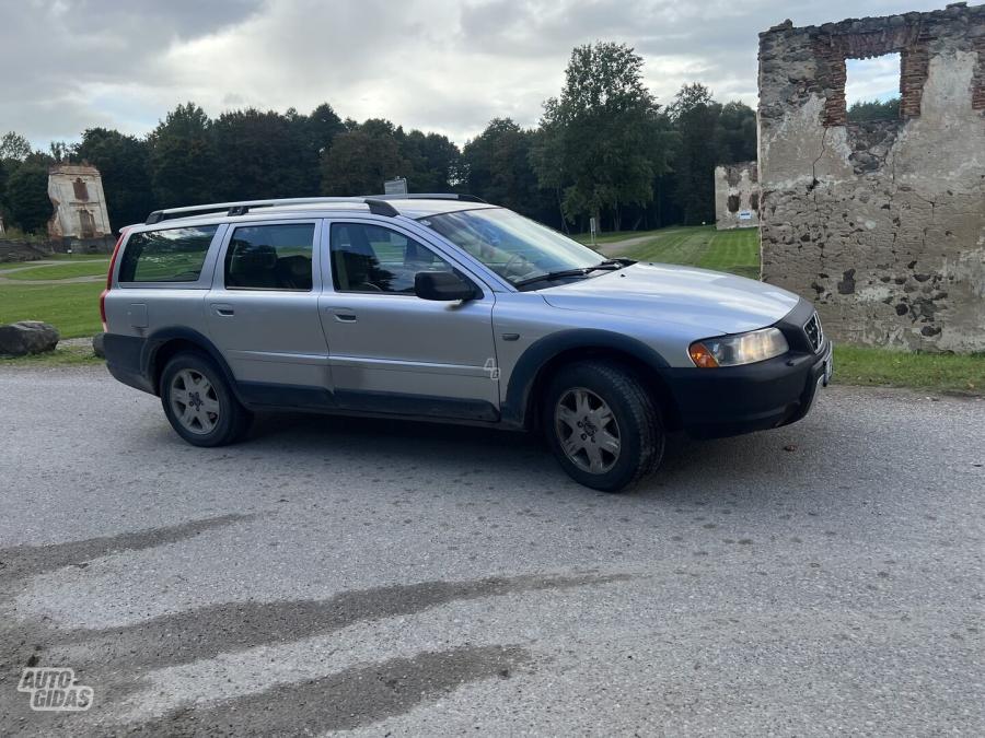 Volvo XC70 2006 in Vilnius, with an engine capacity of 2.40 L and mileage of 368 thousand km for 1699 €, photo 6 on AUTOMOTO.COM.LV