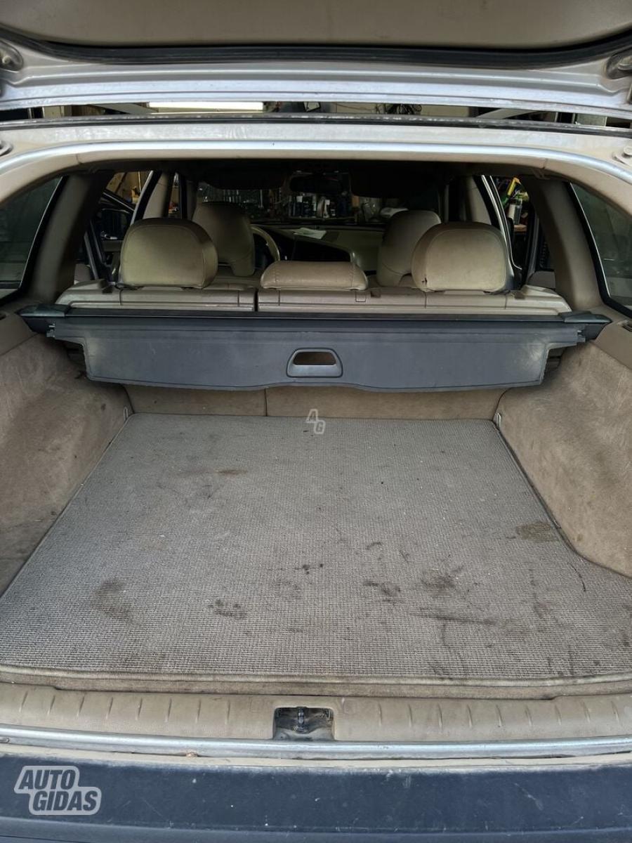 Volvo XC70 2006 in Vilnius, with an engine capacity of 2.40 L and mileage of 368 thousand km for 1699 €, photo 9 on AUTOMOTO.COM.LV