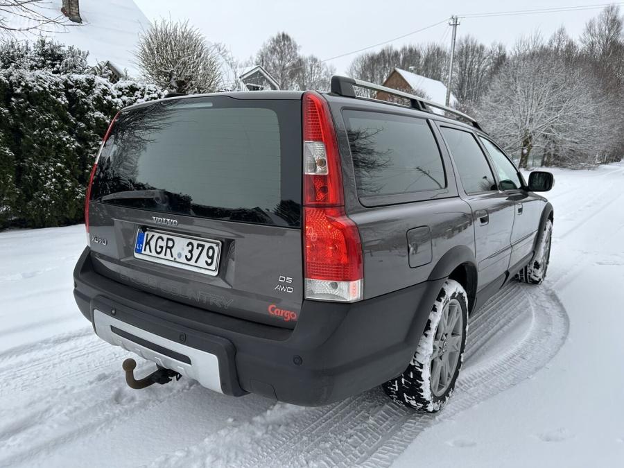 Volvo XC70 2007 in Kelme, with an engine capacity of 2.40 L and mileage of 353 thousand km for 3250 €, photo 6 on AUTOMOTO.COM.LV