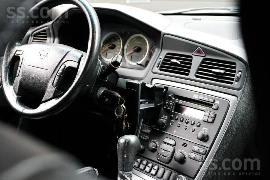 Volvo XC70 2007 in Riga, with an engine capacity of 2.40 L and mileage of 300 thousand km for 5500 €, photo 6 on AUTOMOTO.COM.LV