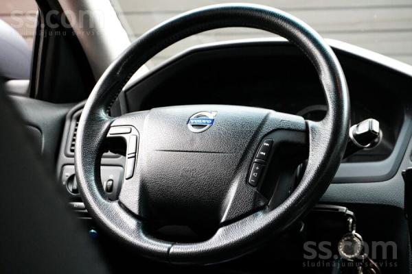 Volvo XC70 2007 in Riga, with an engine capacity of 2.40 L and mileage of 300 thousand km for 5500 €, photo 7 on AUTOMOTO.COM.LV