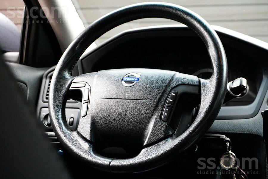 Volvo XC70 2007 in Riga, with an engine capacity of 2.40 L and mileage of 300 thousand km for 5500 €, photo 8 on AUTOMOTO.COM.LV