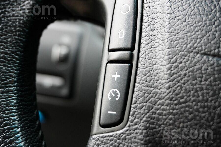 Volvo XC70 2007 in Riga, with an engine capacity of 2.40 L and mileage of 300 thousand km for 5500 €, photo 9 on AUTOMOTO.COM.LV