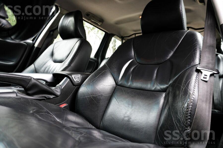 Volvo XC70 2007 in Riga, with an engine capacity of 2.40 L and mileage of 300 thousand km for 5500 €, photo 11 on AUTOMOTO.COM.LV