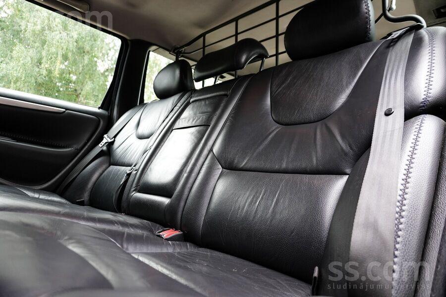 Volvo XC70 2007 in Riga, with an engine capacity of 2.40 L and mileage of 300 thousand km for 5500 €, photo 12 on AUTOMOTO.COM.LV