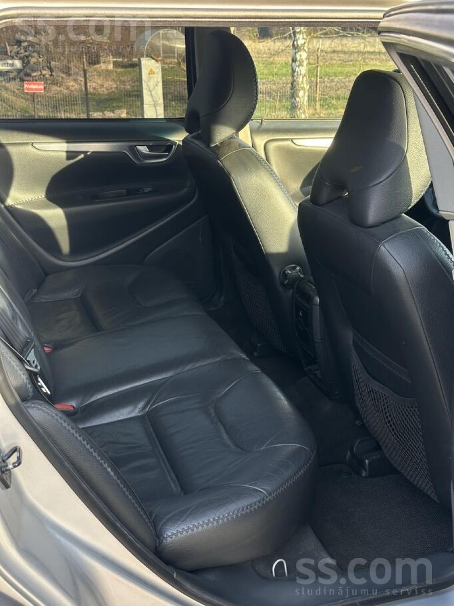 Volvo XC70 2007 Rīga, ar dzinēja tilpumu 2.40 L un nobraukumu 274 tūkst. km par 3500 €, foto 8 vietnē AUTOMOTO.COM.LV