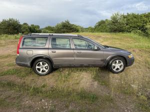 Volvo XC70 2007 in Vilnius, with an engine capacity of 2.40 L and mileage of 0 thousand km for 2750 €, photo 9 on AUTOMOTO.COM.LV