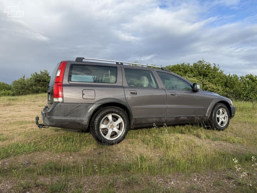 Volvo XC70 2007 in Vilnius, with an engine capacity of 2.40 L and mileage of 0 thousand km for 2750 €, photo 10 on AUTOMOTO.COM.LV