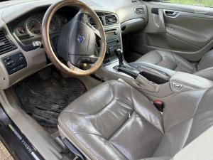Volvo XC70 2007 in Vilnius, with an engine capacity of 2.40 L and mileage of 0 thousand km for 2750 €, photo 18 on AUTOMOTO.COM.LV