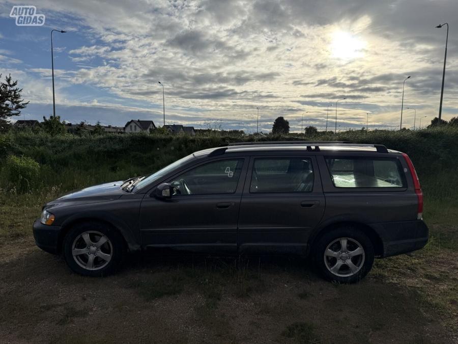 Volvo XC70 2007 in Vilnius, with an engine capacity of 2.40 L and mileage of 0 thousand km for 2750 €, photo 3 on AUTOMOTO.COM.LV