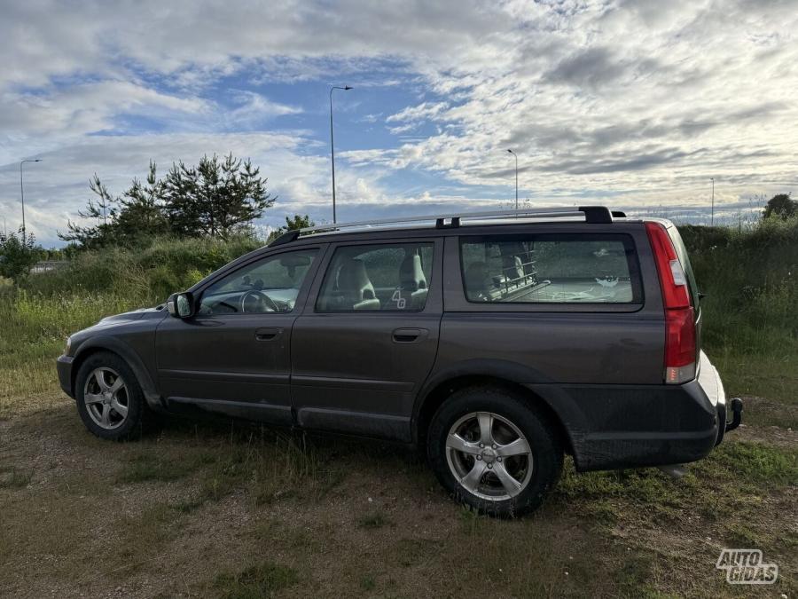 Volvo XC70 2007 in Vilnius, with an engine capacity of 2.40 L and mileage of 0 thousand km for 2750 €, photo 6 on AUTOMOTO.COM.LV