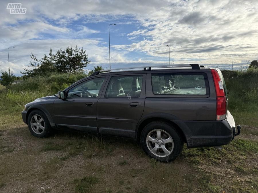 Volvo XC70 2007 in Vilnius, with an engine capacity of 2.40 L and mileage of 0 thousand km for 2750 €, photo 7 on AUTOMOTO.COM.LV