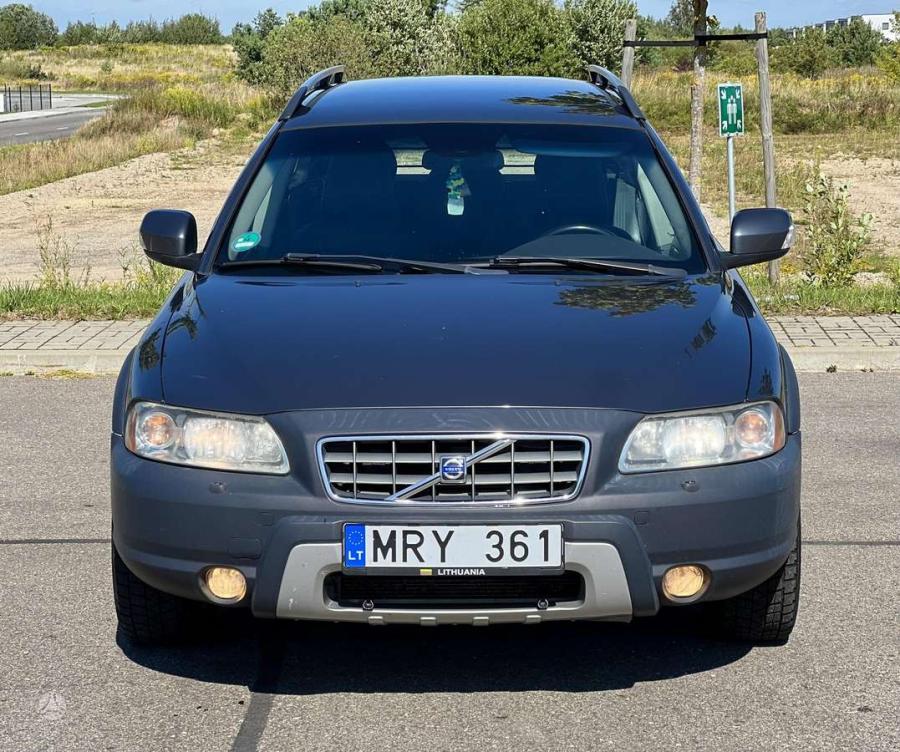 Volvo XC70 2007 in Vilnius, with an engine capacity of 2.40 L and mileage of 330 thousand km for 3800 €, photo 3 on AUTOMOTO.COM.LV