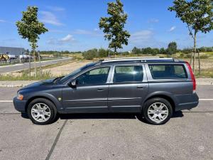 Volvo XC70 2007 in Vilnius, with an engine capacity of 2.40 L and mileage of 330 thousand km for 3800 €, photo 5 on AUTOMOTO.COM.LV