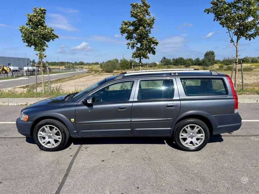 Volvo XC70 2007 in Vilnius, with an engine capacity of 2.40 L and mileage of 330 thousand km for 3800 €, photo 5 on AUTOMOTO.COM.LV