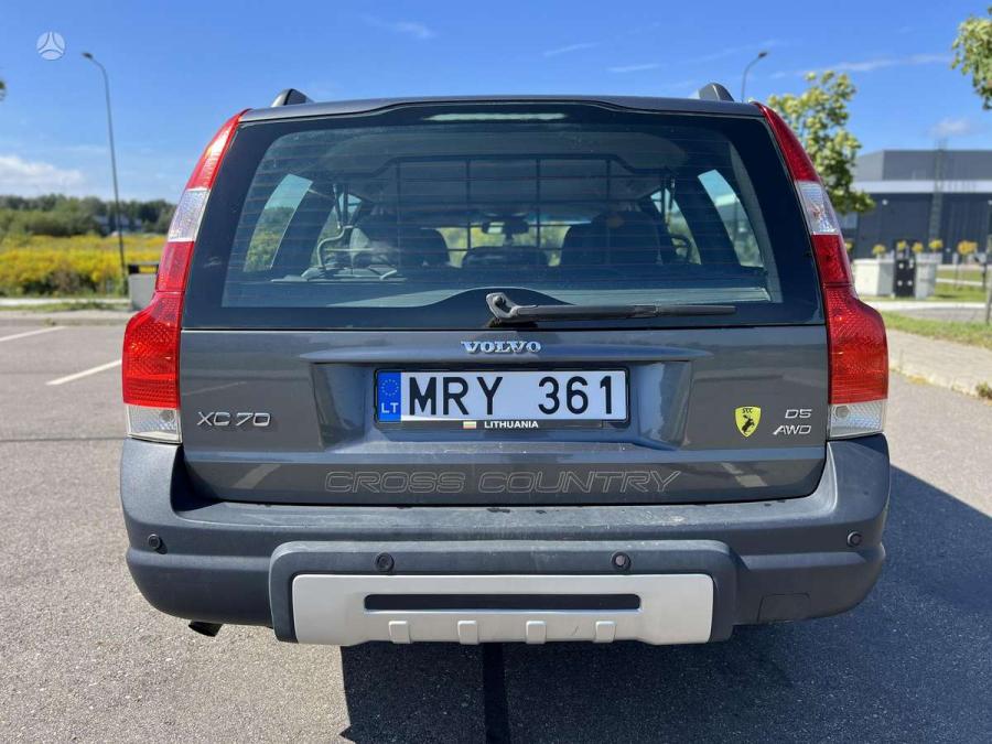 Volvo XC70 2007 in Vilnius, with an engine capacity of 2.40 L and mileage of 330 thousand km for 3800 €, photo 9 on AUTOMOTO.COM.LV