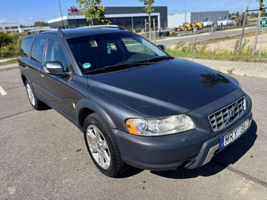 Volvo XC70 2007 in Vilnius, with an engine capacity of 2.40 L and mileage of 330 thousand km for 3800 €, photo 11 on AUTOMOTO.COM.LV