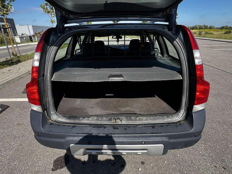 Volvo XC70 2007 in Vilnius, with an engine capacity of 2.40 L and mileage of 330 thousand km for 3800 €, photo 16 on AUTOMOTO.COM.LV