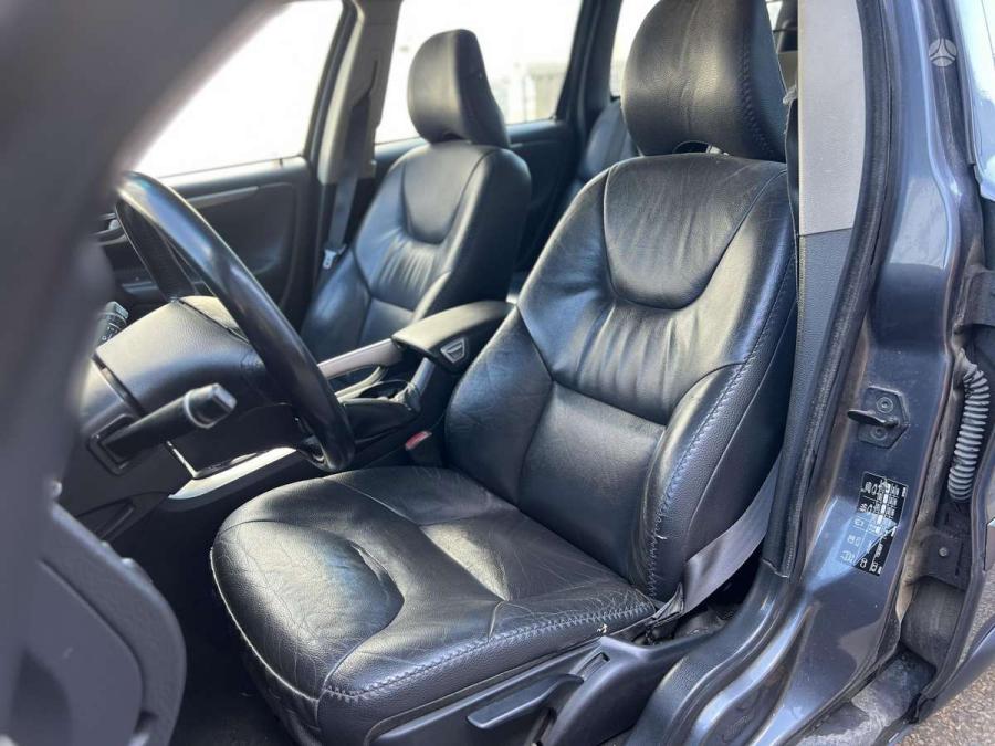 Volvo XC70 2007 in Vilnius, with an engine capacity of 2.40 L and mileage of 330 thousand km for 3800 €, photo 22 on AUTOMOTO.COM.LV