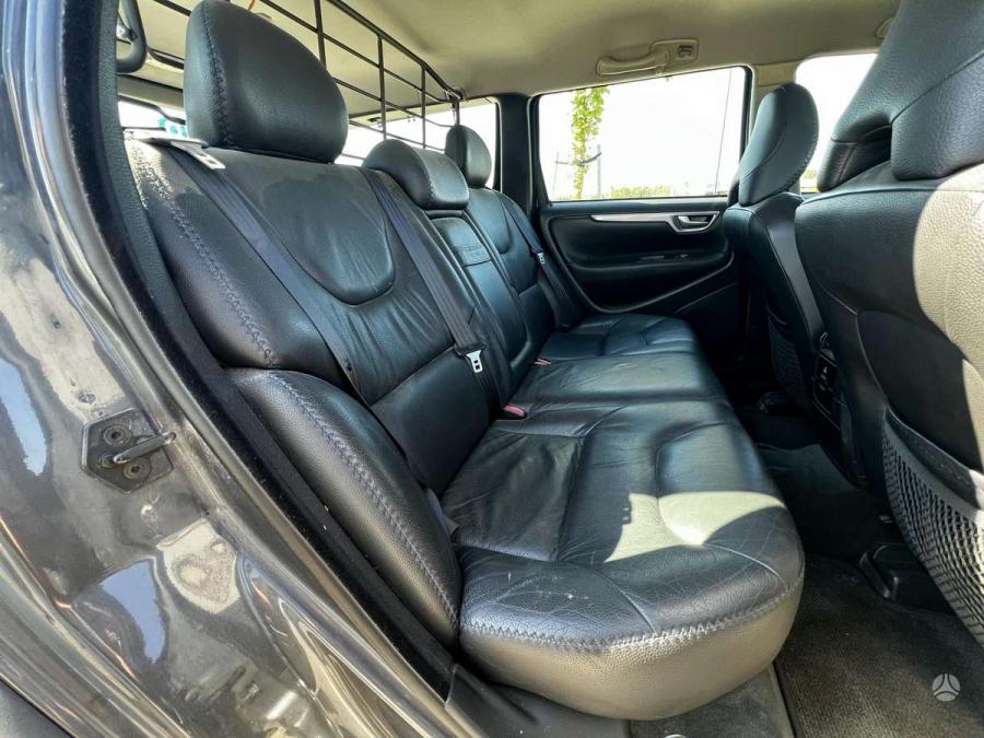 Volvo XC70 2007 in Vilnius, with an engine capacity of 2.40 L and mileage of 330 thousand km for 3800 €, photo 27 on AUTOMOTO.COM.LV