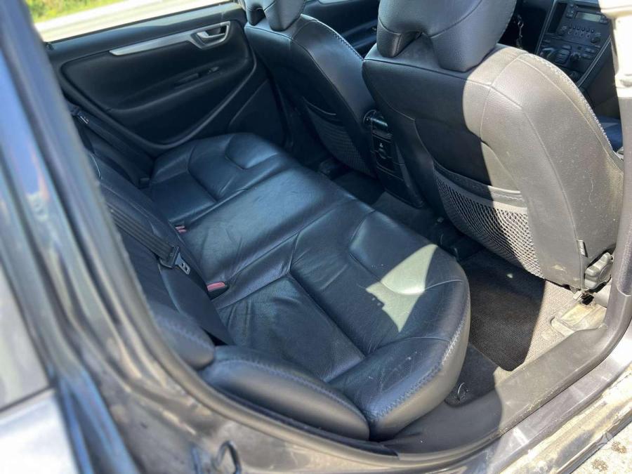 Volvo XC70 2007 in Vilnius, with an engine capacity of 2.40 L and mileage of 330 thousand km for 3800 €, photo 28 on AUTOMOTO.COM.LV