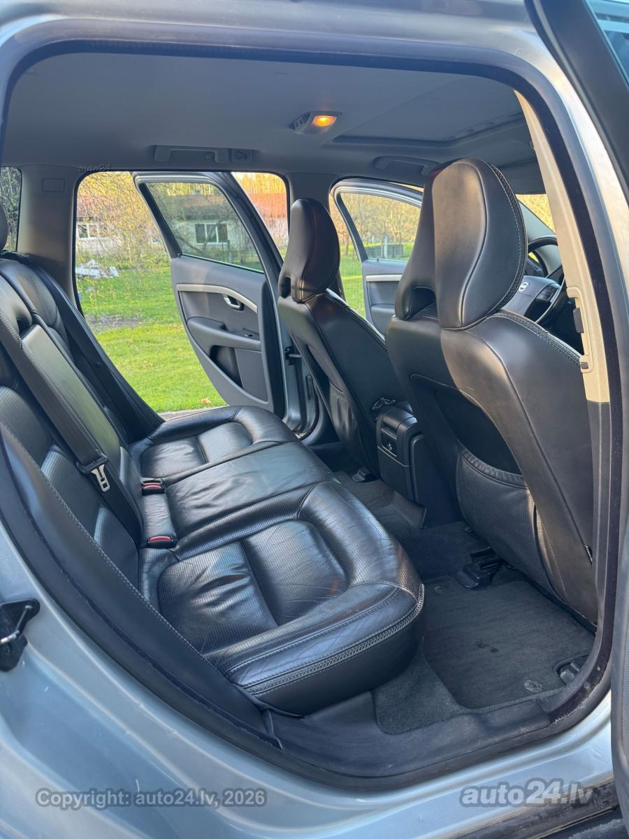 Volvo XC70 2008 Tallina, ar dzinēja tilpumu 2.40 L un nobraukumu 354 tūkst. km par 4499 €, foto 14 vietnē AUTOMOTO.COM.LV