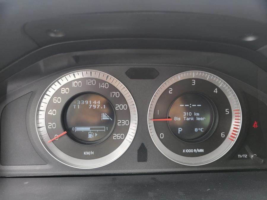 Volvo XC70 2008 Rīga, ar dzinēja tilpumu 2.40 L un nobraukumu 339 tūkst. km par 6990 €, foto 18 vietnē AUTOMOTO.COM.LV