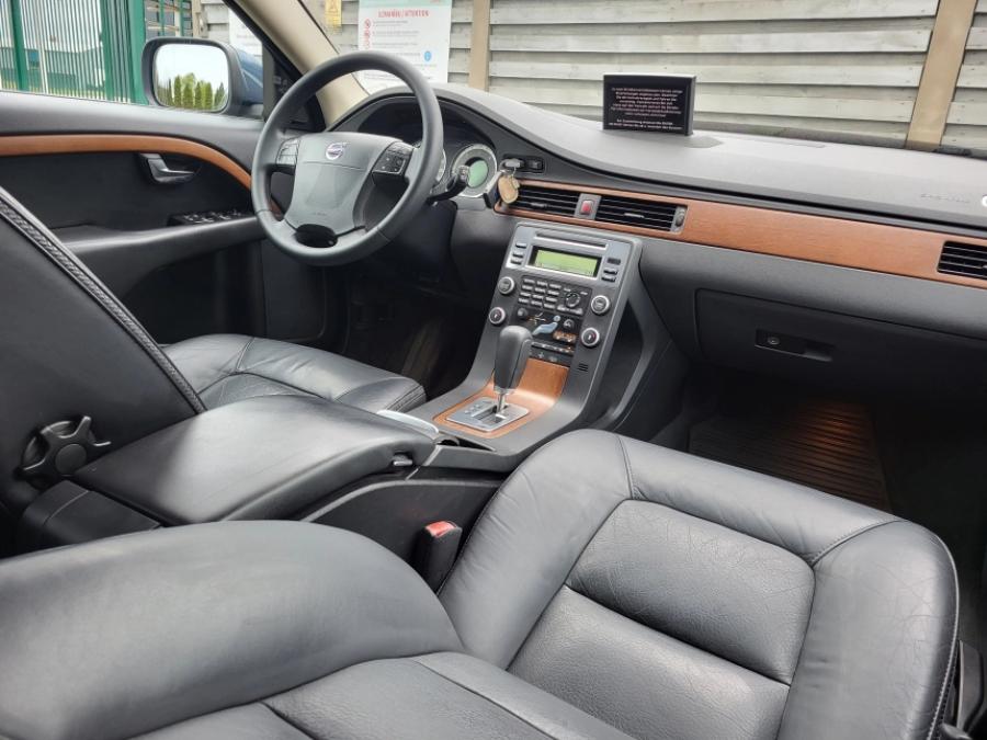 Volvo XC70 2008 Rīga, ar dzinēja tilpumu 2.40 L un nobraukumu 339 tūkst. km par 6990 €, foto 30 vietnē AUTOMOTO.COM.LV