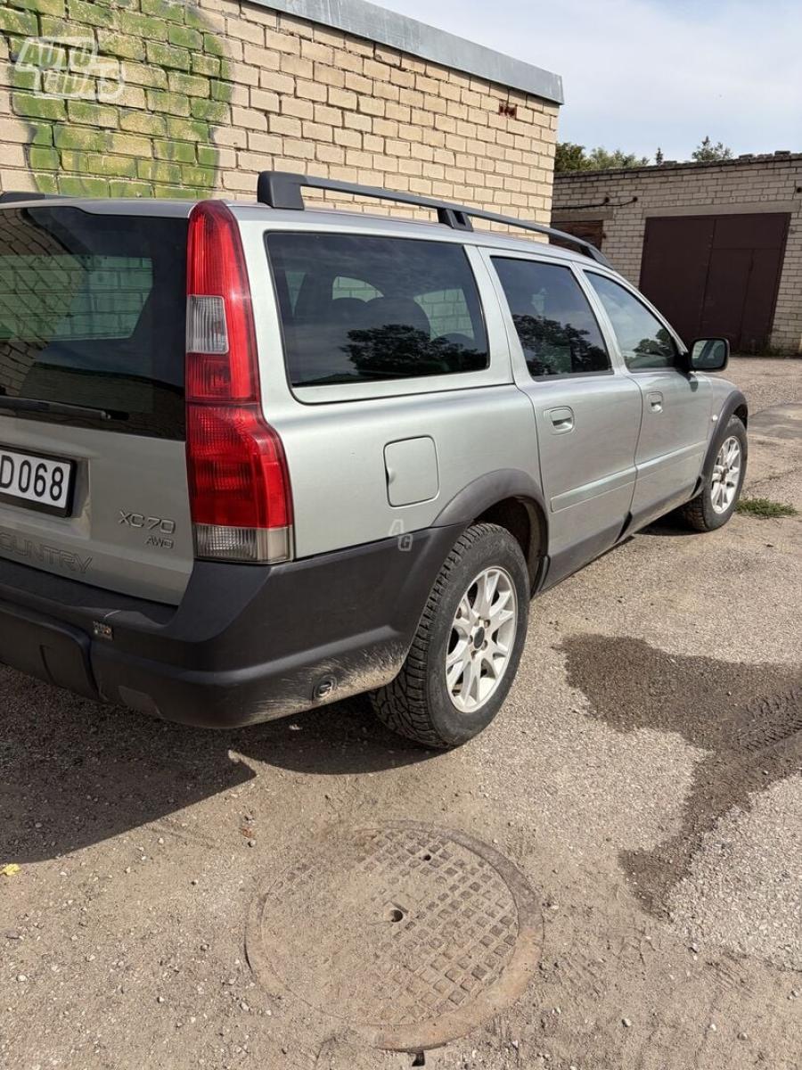 Volvo XC70 2008 in Sirvintos, with an engine capacity of 2.50 L and mileage of 216 thousand km for 550 €, photo 4 on AUTOMOTO.COM.LV