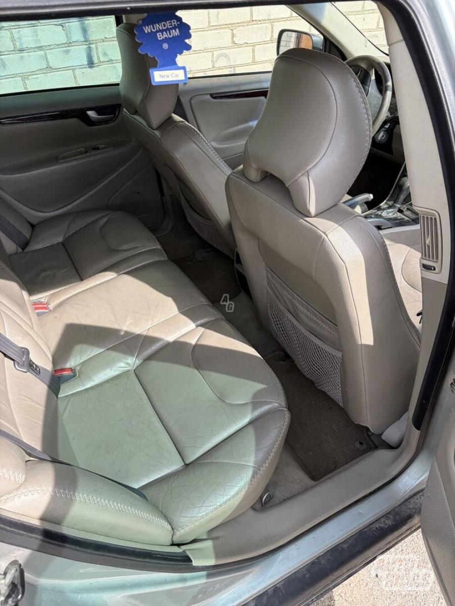 Volvo XC70 2008 in Sirvintos, with an engine capacity of 2.50 L and mileage of 216 thousand km for 550 €, photo 8 on AUTOMOTO.COM.LV