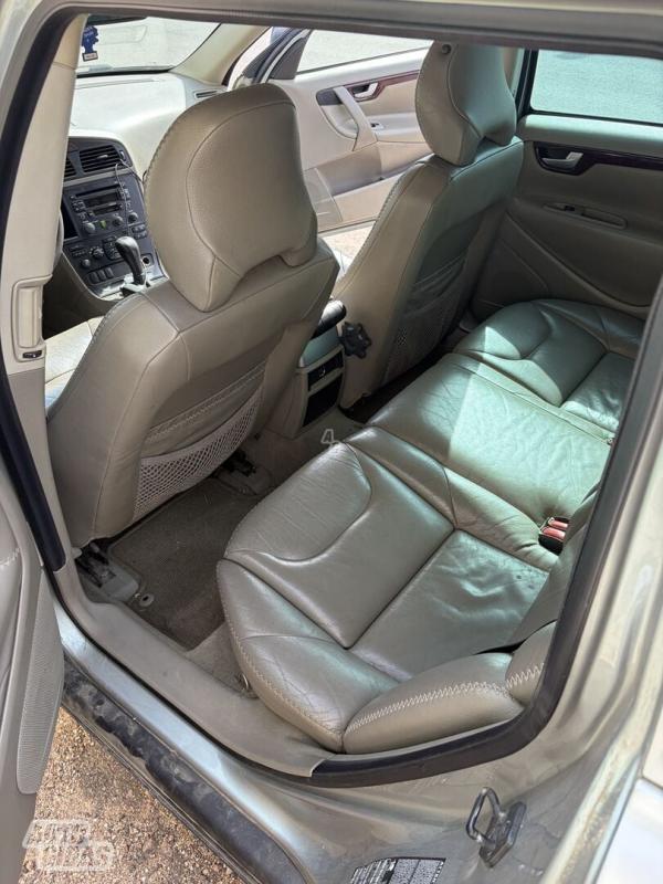Volvo XC70 2008 in Sirvintos, with an engine capacity of 2.50 L and mileage of 216 thousand km for 550 €, photo 10 on AUTOMOTO.COM.LV