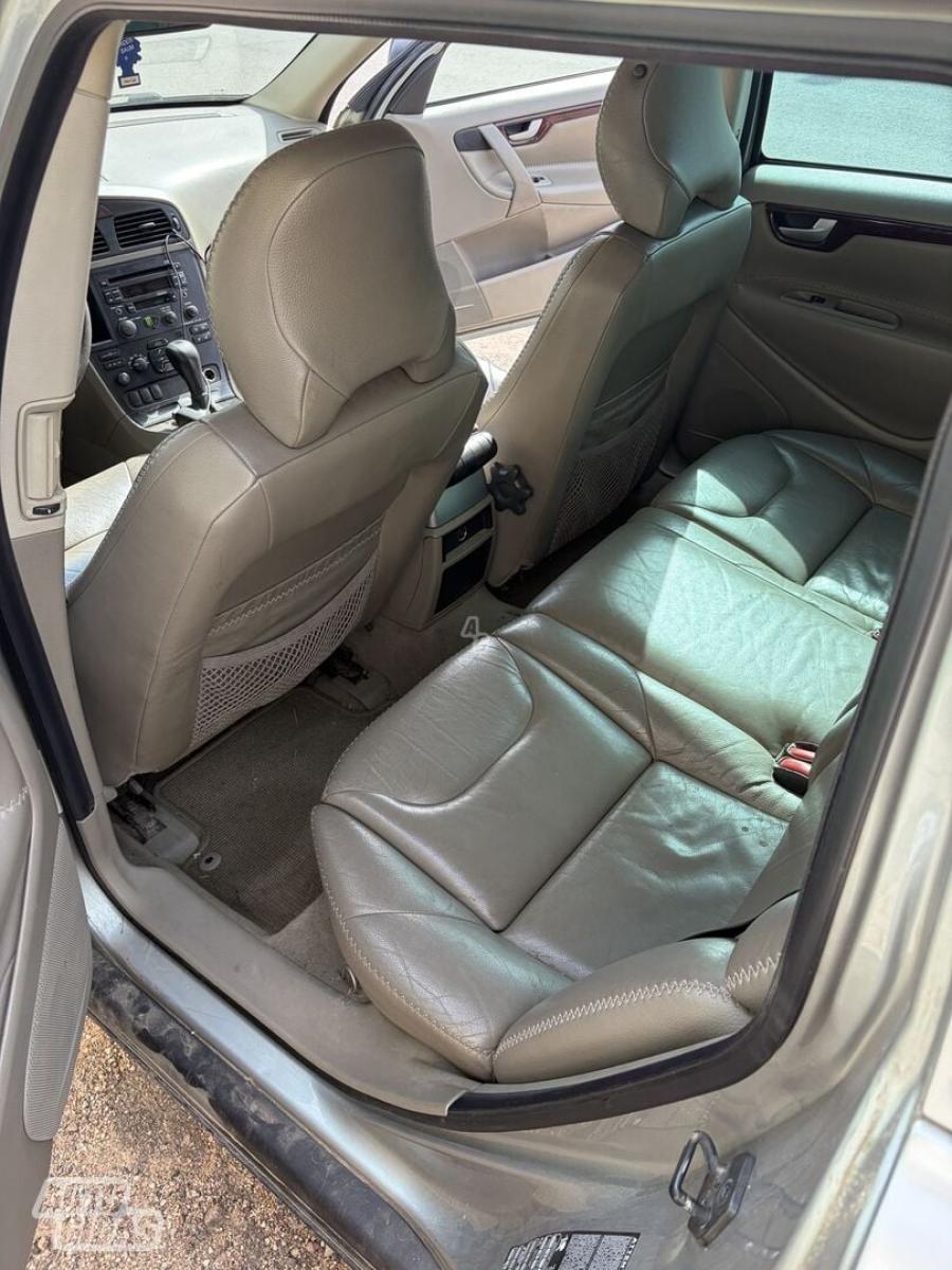 Volvo XC70 2008 in Sirvintos, with an engine capacity of 2.50 L and mileage of 216 thousand km for 550 €, photo 10 on AUTOMOTO.COM.LV