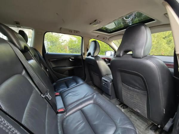 Volvo XC70 2008 in Tukums, with an engine capacity of 0.00 L and mileage of 348 thousand km for 3900 €, photo 6 on AUTOMOTO.COM.LV