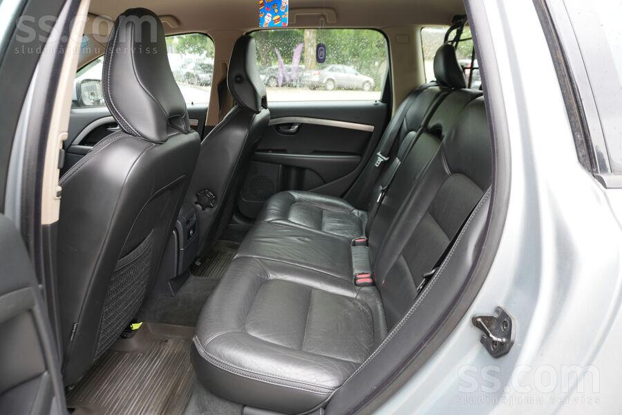 Volvo XC70 2009 Rīga, ar dzinēja tilpumu 2.40 L un nobraukumu 300 tūkst. km par 7400 €, foto 9 vietnē AUTOMOTO.COM.LV