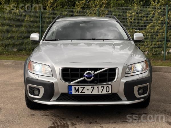 Volvo XC70 2009 in Jelgava, with an engine capacity of 2.40 L and mileage of 319 thousand km for 5590 €, photo 2 on AUTOMOTO.COM.LV