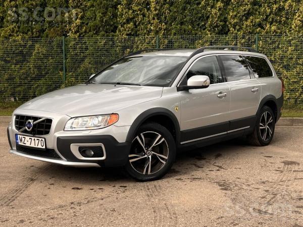 Volvo XC70 2009 in Jelgava, with an engine capacity of 2.40 L and mileage of 319 thousand km for 5590 €, photo 3 on AUTOMOTO.COM.LV