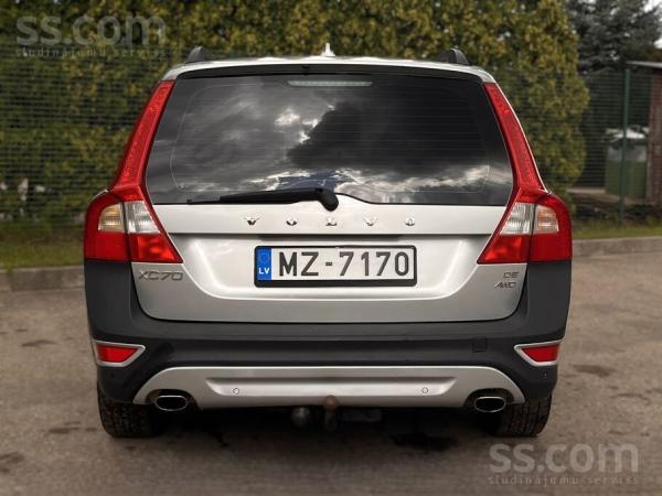 Volvo XC70 2009 in Jelgava, with an engine capacity of 2.40 L and mileage of 319 thousand km for 5590 €, photo 5 on AUTOMOTO.COM.LV