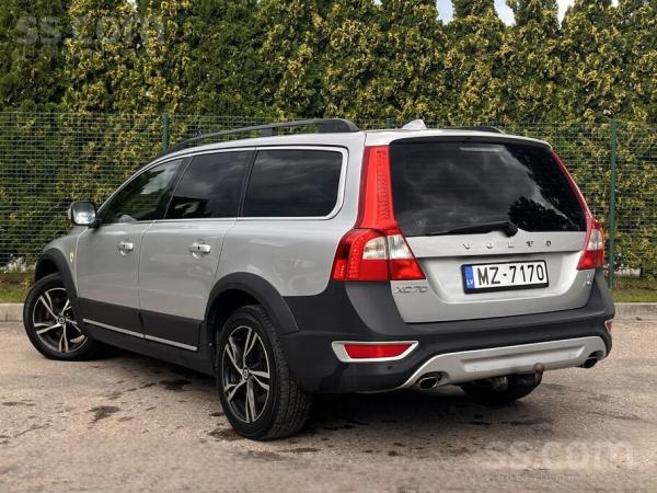 Volvo XC70 2009 in Jelgava, with an engine capacity of 2.40 L and mileage of 319 thousand km for 5590 €, photo 6 on AUTOMOTO.COM.LV
