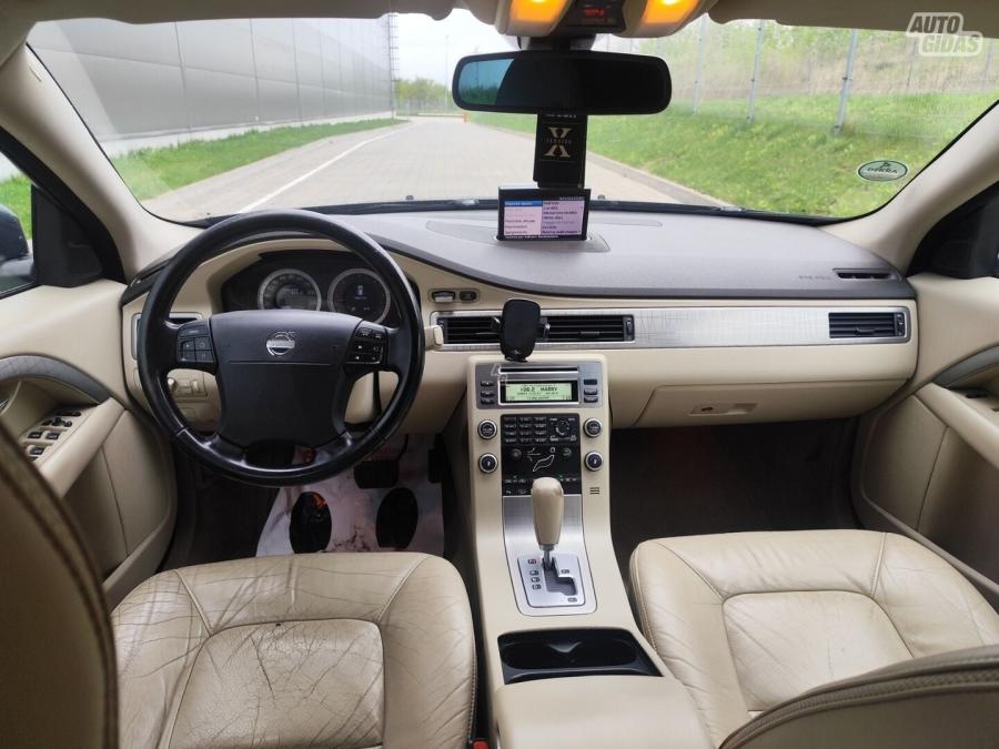 Volvo XC70 2009 in Vilnius, with an engine capacity of 2.40 L and mileage of 396 thousand km for 4399 €, photo 8 on AUTOMOTO.COM.LV