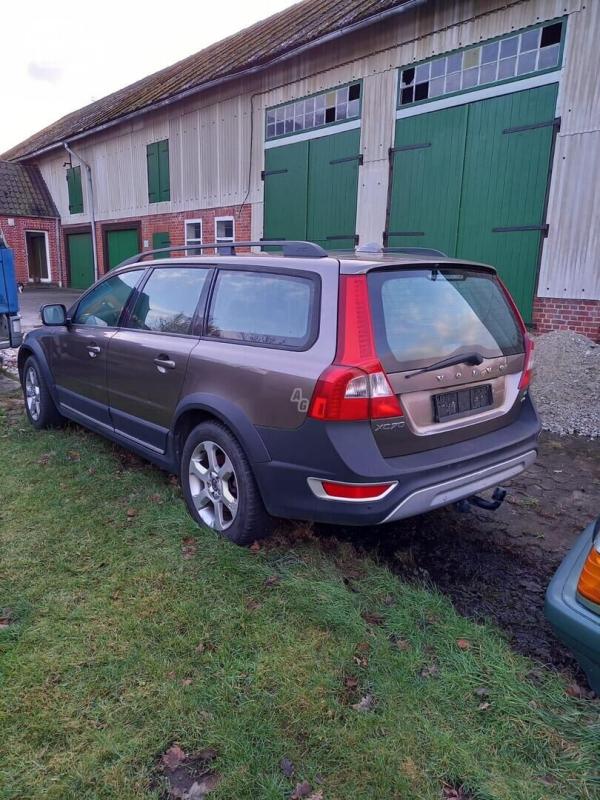 Volvo XC70 2009 in Vilnius, with an engine capacity of 2.40 L and mileage of 279 thousand km for 4800 €, photo 2 on AUTOMOTO.COM.LV
