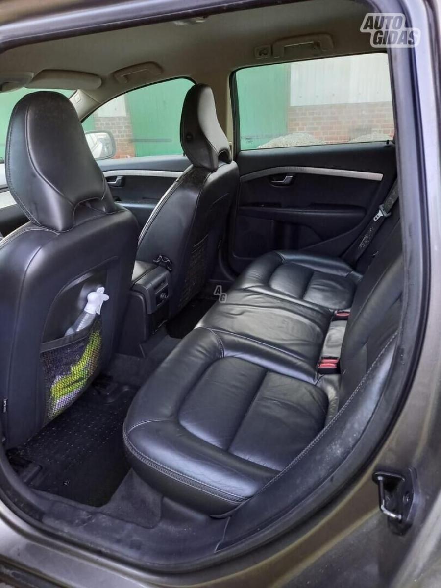 Volvo XC70 2009 in Vilnius, with an engine capacity of 2.40 L and mileage of 279 thousand km for 4800 €, photo 6 on AUTOMOTO.COM.LV