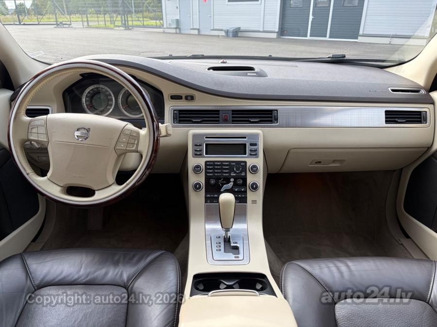 Volvo XC70 2009 in Tallinn, with an engine capacity of 2.40 L and mileage of 149 thousand km for 7000 €, photo 12 on AUTOMOTO.COM.LV
